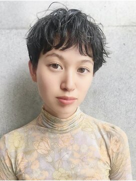 ショートパーマ風マッシュ/くすみカラー(オリーブグレージュ：L281590605｜ギミック 自由が丘(gimmick)のヘアスタイル｜ホット ...